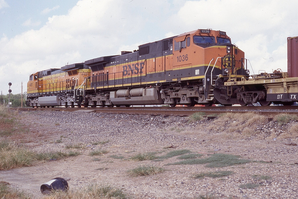 BNSF NB Intermodal waiting for a crew